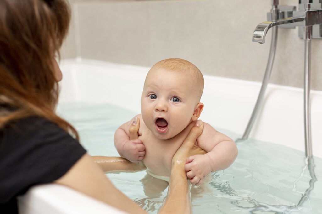 How to Bathe a Newborn Baby in 13 steps: Comprehensive guide